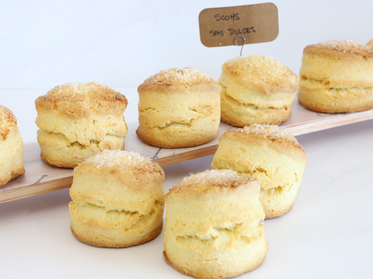 CREAM SCONS Scons clásicos dulces, súper húmedos en su interior.$3.800 ...